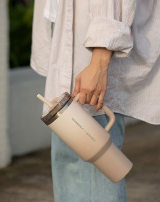 (代)台灣STARBUCKS X STANLEY 新品 漸層棕 不鏽鋼把手TOGO冷水杯 40OZ | Everuts